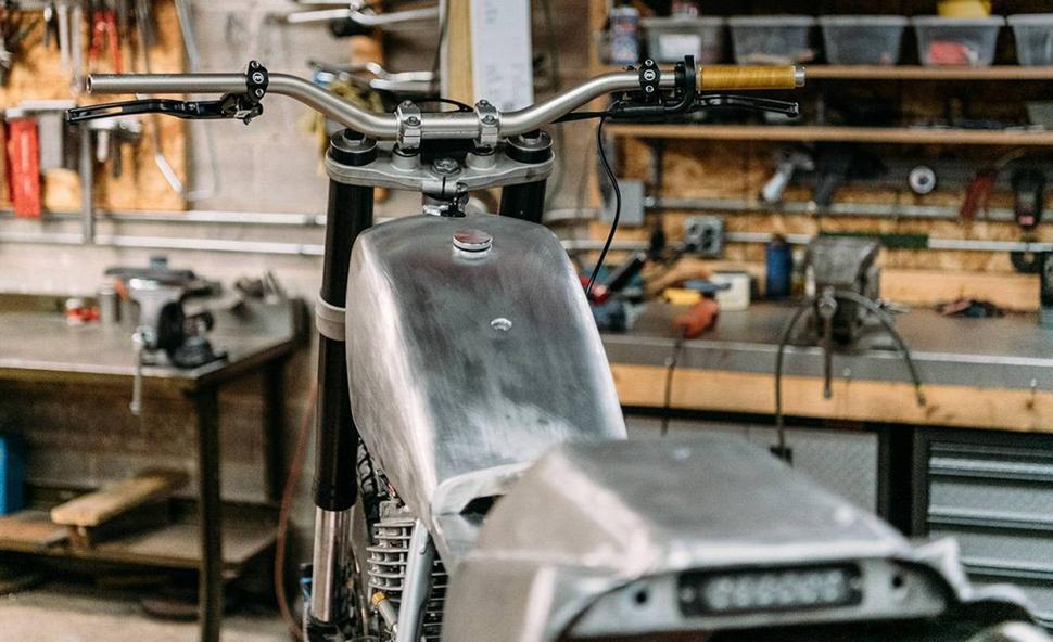 Самодельный мотоцикл флет-трекер на базе Honda XR650L